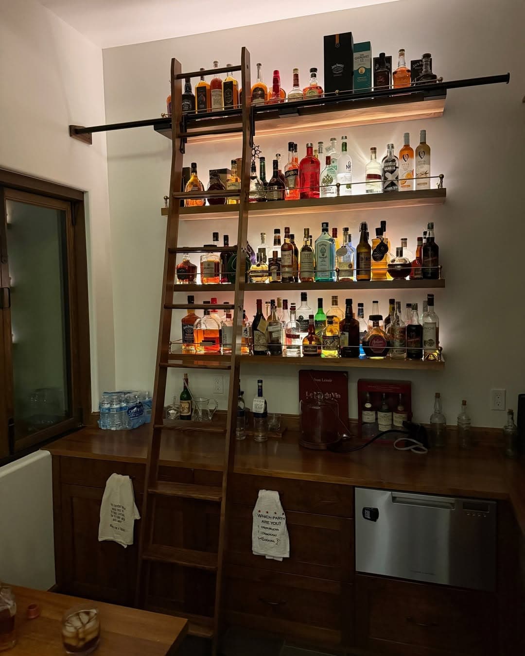 60+ Mini Bar Ideas That Turn Any Corner into a Luxe Hangout Spot